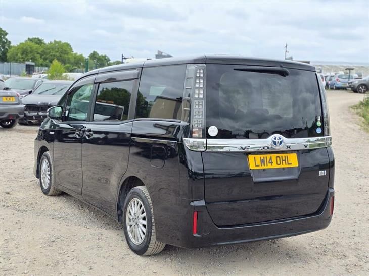 Toyota Voxy cars for sale - PistonHeads UK