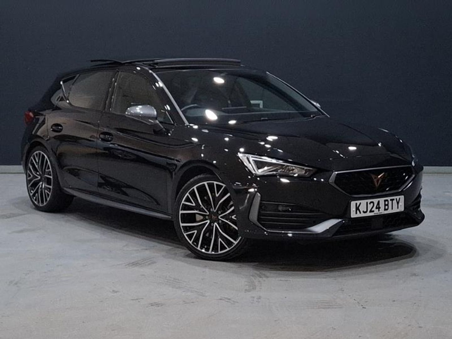 Used 2024 CUPRA LEON VZ2 DESGN EDITION PHEV SA for sale - PistonHeads UK