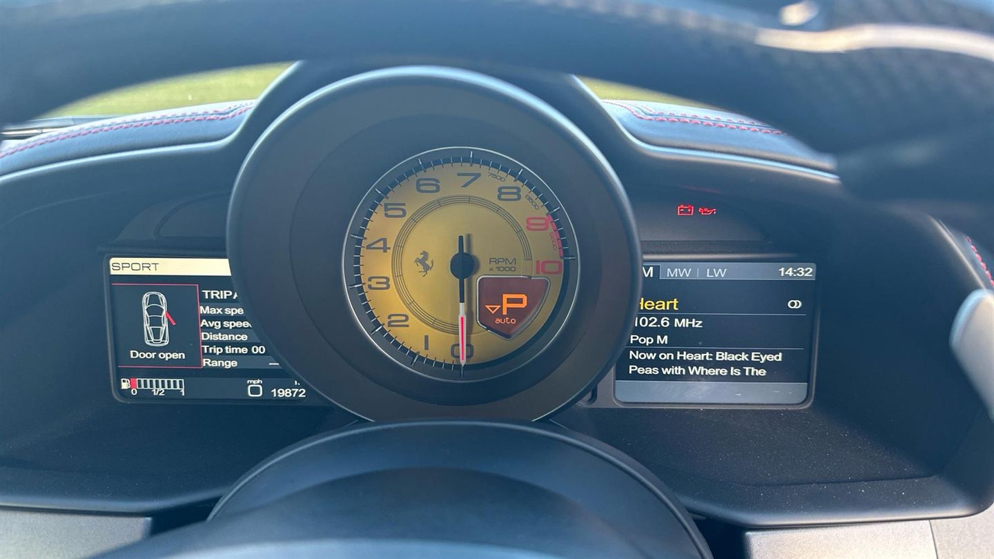 Used 2013 FERRARI 458 ITALIA DCT S-A for sale - PistonHeads UK