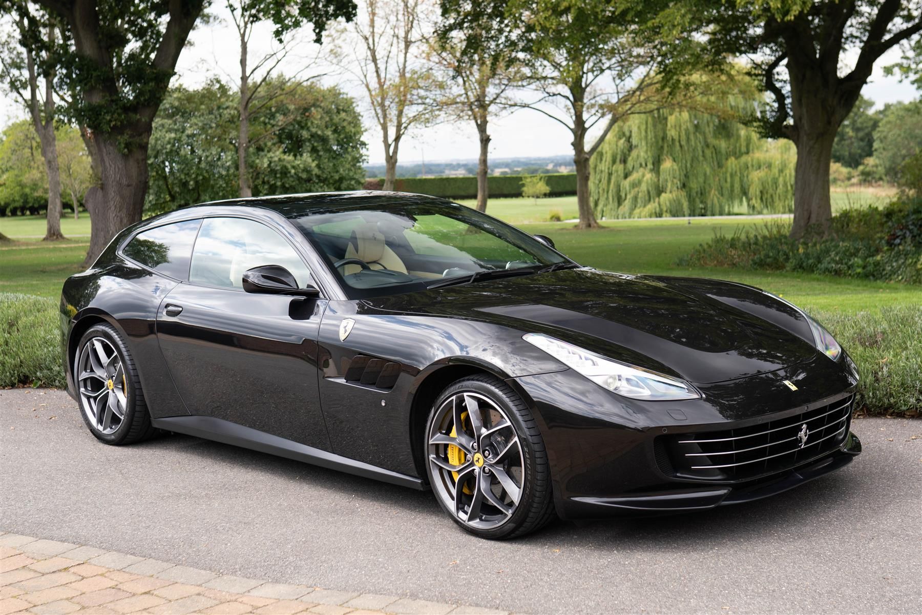 Used 2018/18 Ferrari GTC4 Lusso T for sale - PistonHeads UK