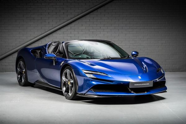 Used 2023 FERRARI SF90 SPIDER S-A for sale - PistonHeads UK