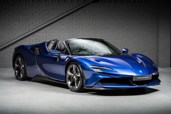 Used 2023 FERRARI SF90 SPIDER S-A for sale - PistonHeads UK