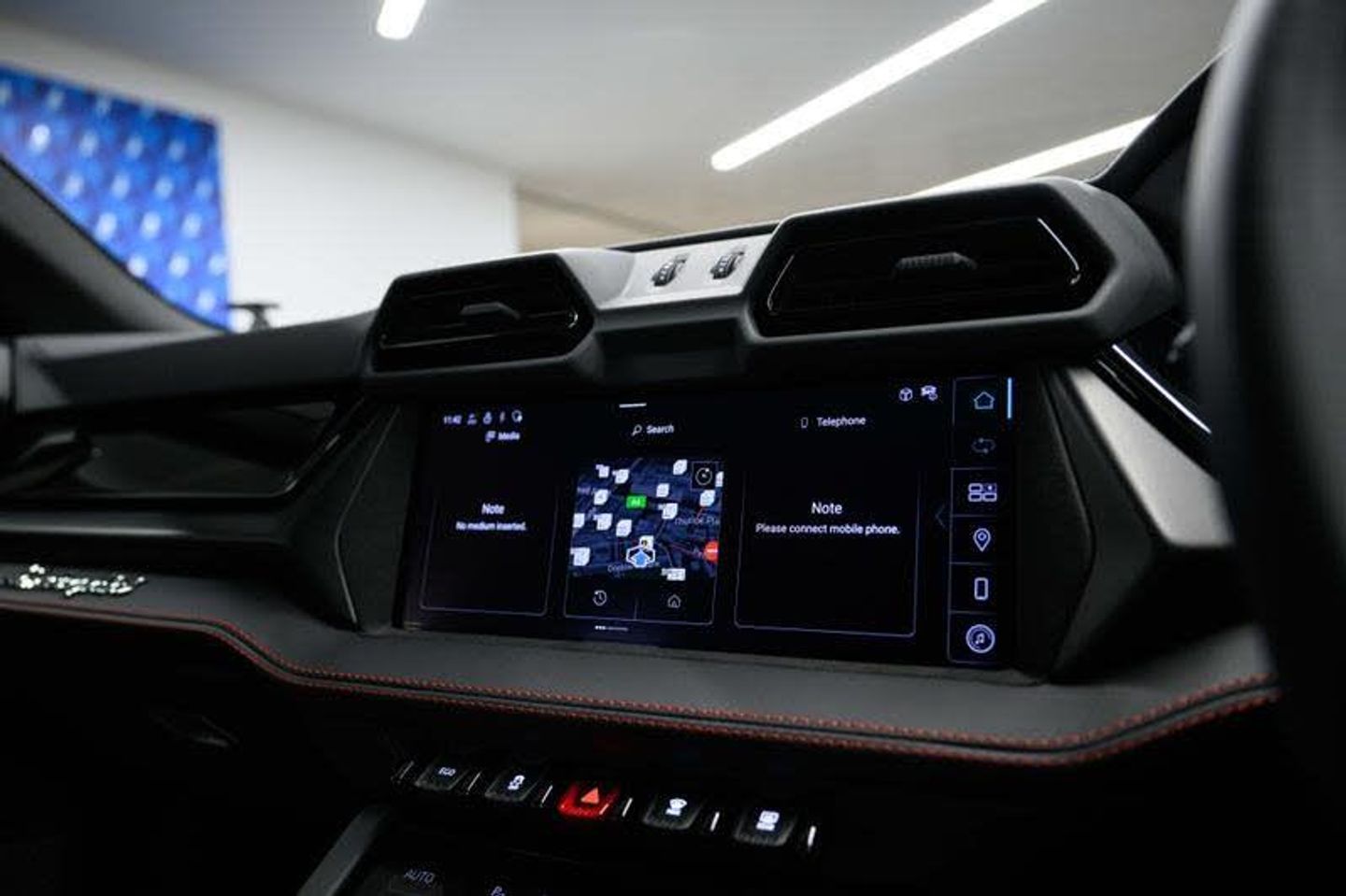 Used 2025 LAMBORGHINI URUS SE PHEV AUTO for sale - PistonHeads UK