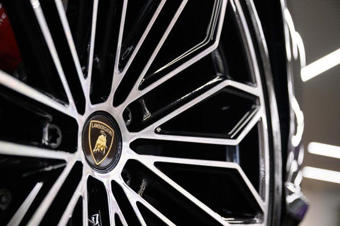 Used 2025 LAMBORGHINI URUS SE PHEV AUTO for sale - PistonHeads UK