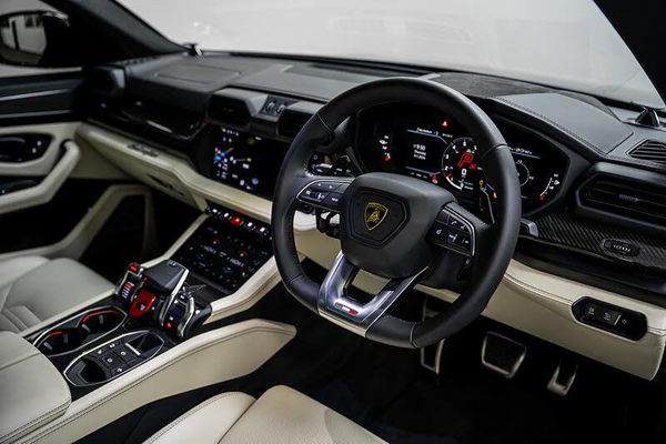 Used 2025 LAMBORGHINI URUS SE PHEV AUTO for sale - PistonHeads UK