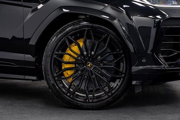 Used 2025 LAMBORGHINI URUS SE PHEV AUTO for sale - PistonHeads UK