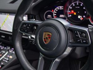 Used 2024 PORSCHE CAYENNE for sale - PistonHeads UK