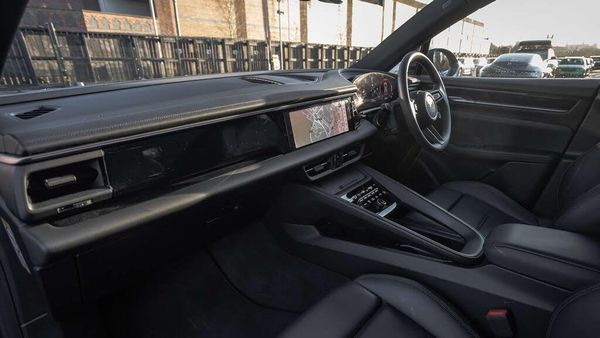 Used 2025 PORSCHE MACAN 4 ELECTRIC for sale - PistonHeads UK