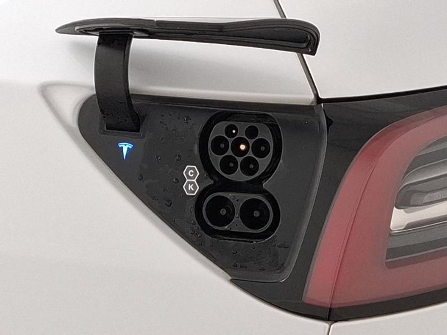 Used 2022 TESLA MODEL Y LONG RANGE AWD for sale - PistonHeads UK