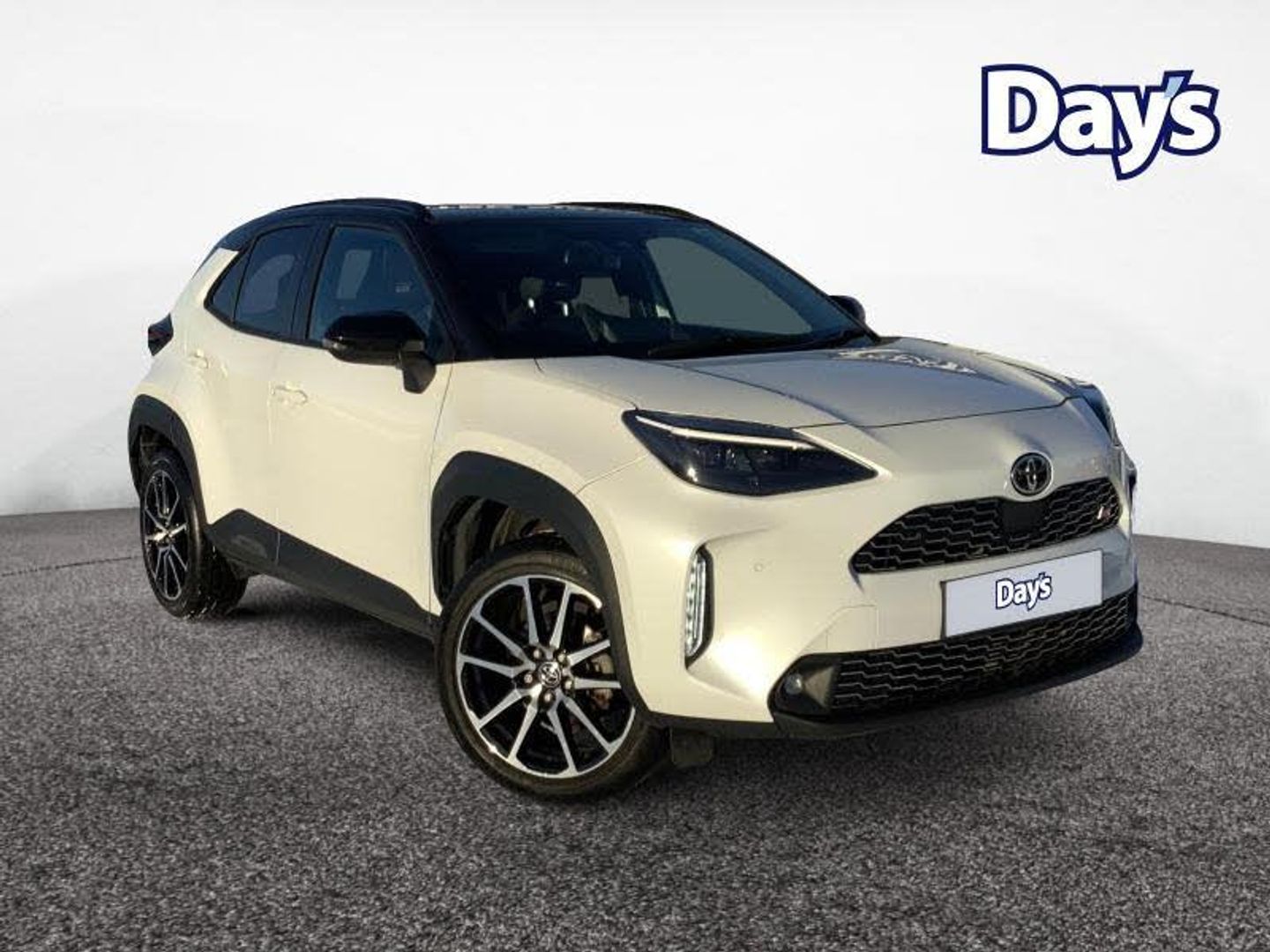 Used 2023 TOYOTA YARIS CROSS GR SPORT HEV AUTO for sale - PistonHeads UK